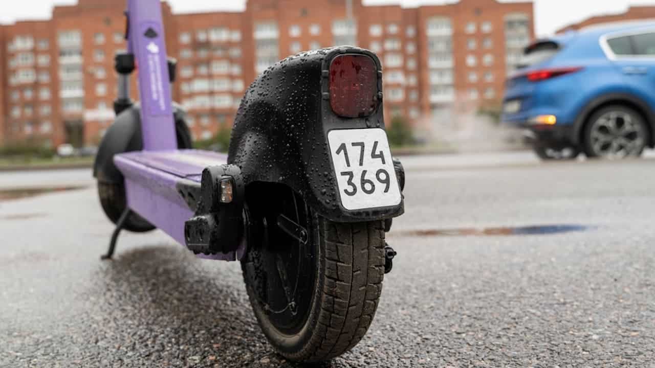 Targa monopattino elettrico, c'è il decreto: come funziona | Platum